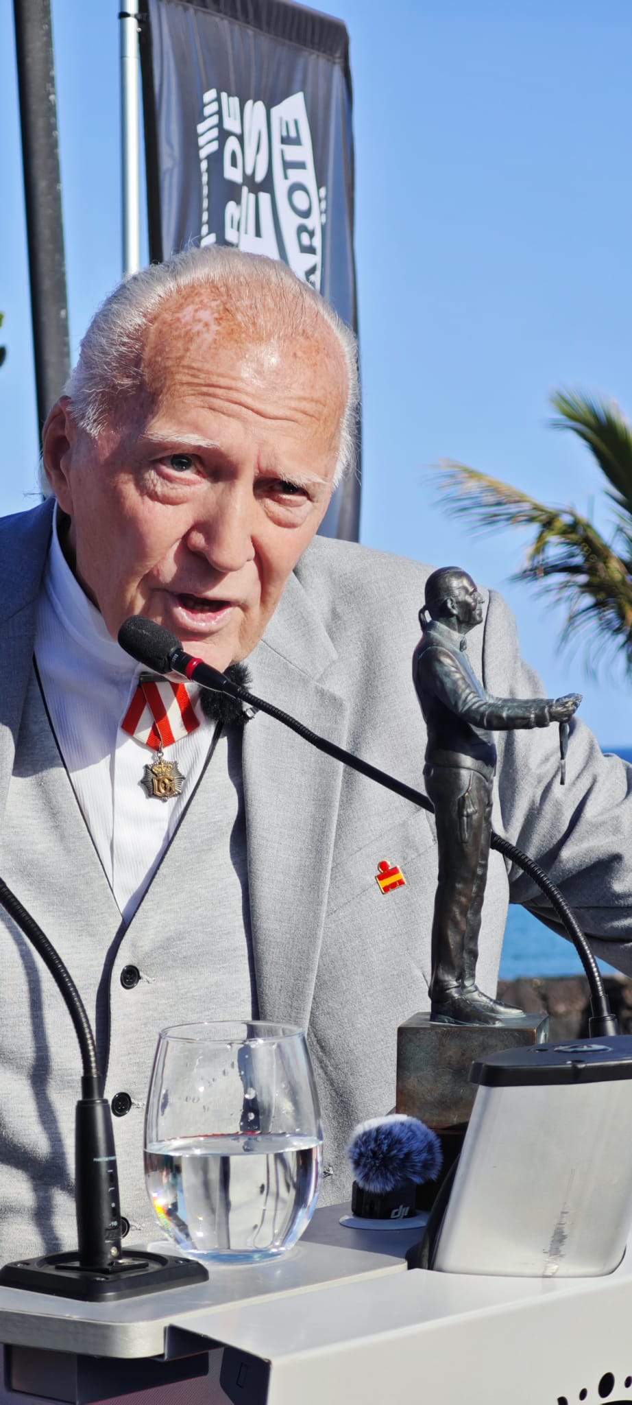 Inauguran la estatua de Kenneth Gasque, impulsor deportivo clave en ...